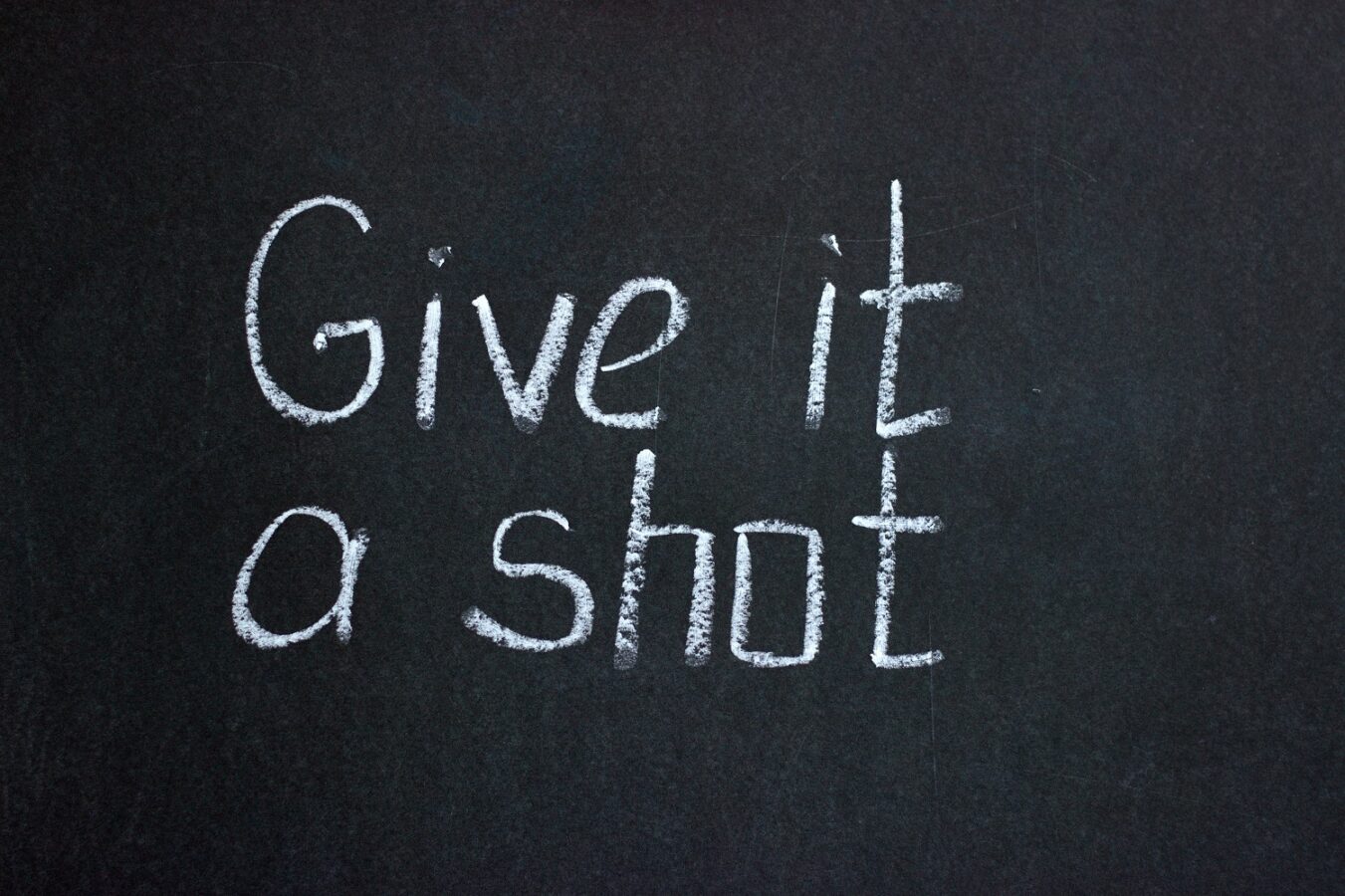 「give it a shot」ってどういう意味？国によって使い方が違う？例文付きで紹介！ | ENGLISH TIMES