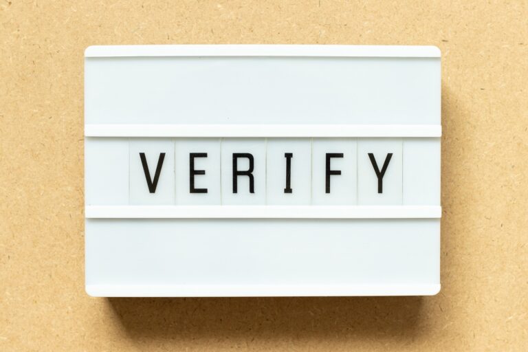 「verify」はどんな意味で使われる？似た意味の英語表現もまとめて紹介 | ENGLISH TIMES