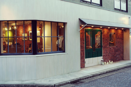 英語「out of」の 意味は？A out of Bやout of themなど使い方をそれぞれ紹介 | ENGLISH TIMES