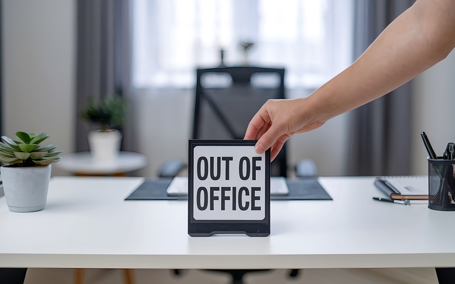 英語「out of」の 意味は？A out of Bやout of themなど使い方をそれぞれ紹介 | ENGLISH TIMES