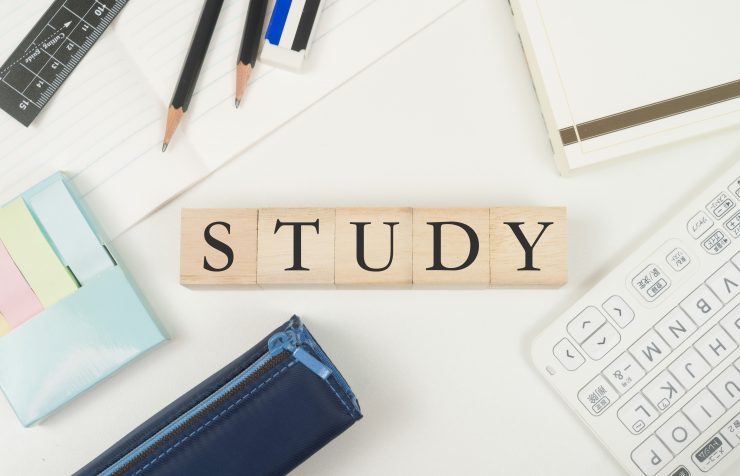 TOEICはオンラインで受験できる！特徴と仕組みをわかりやすく解説 - 短期集中TOEIC対策スクール「トライズ」